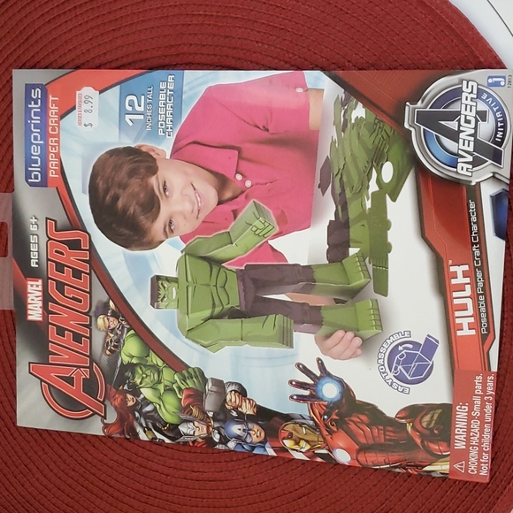 .Marvel | Toys | Nwt Marvel Hulk Paper Craft 2 Poseable Charachter ...